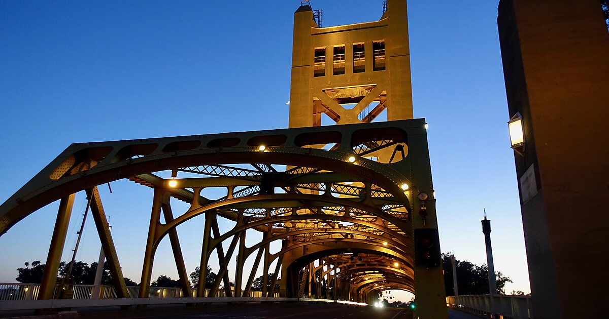 Tower Bridge in Sacramento, California | Tripomatic