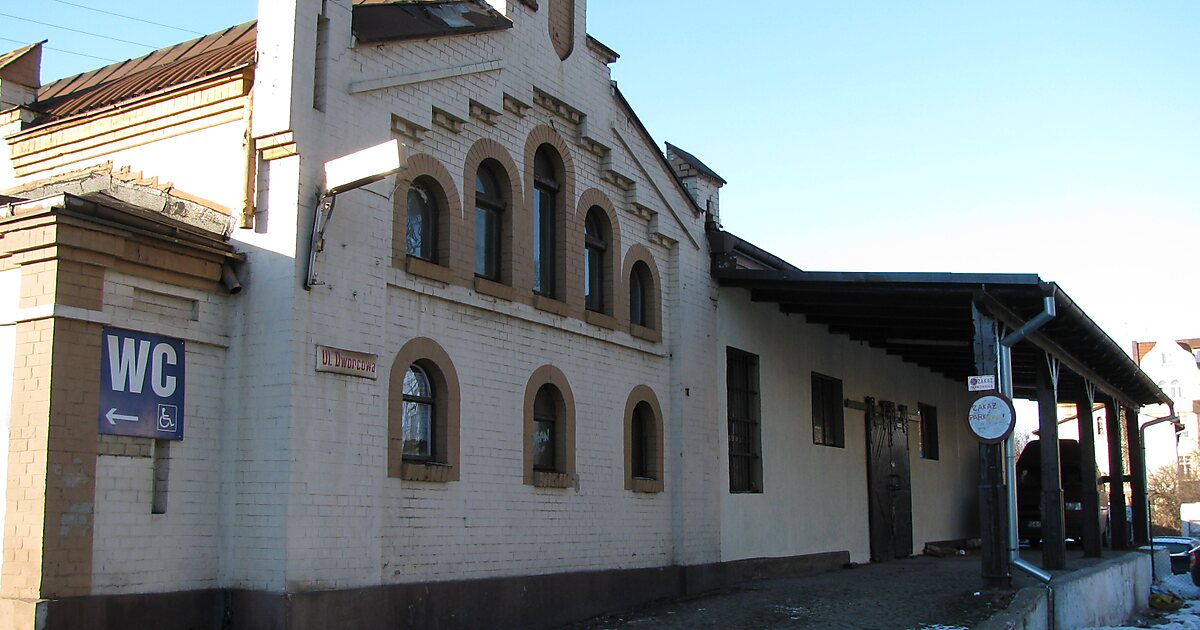 Sopot railway station in Pomeranian Voivodeship, Polska | Tripomatic