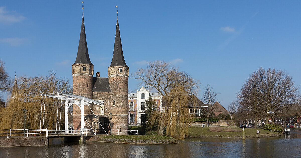 Eastern Gate in City Centre, Delft, Nederland | Tripomatic