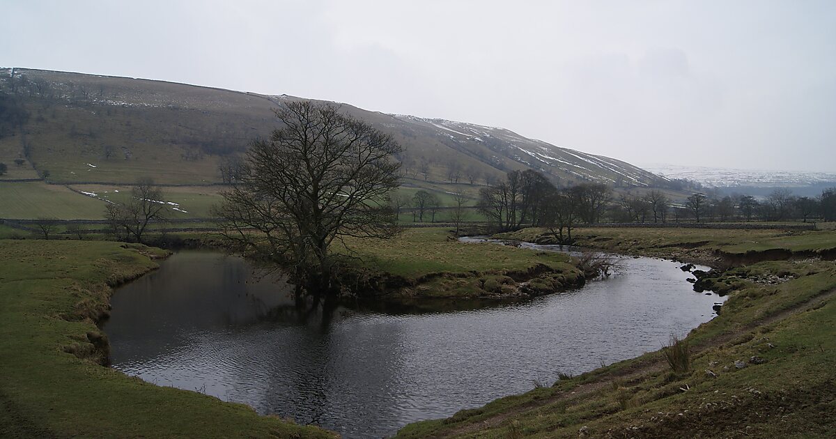 River Wharfe in Harrogate, UK | Tripomatic