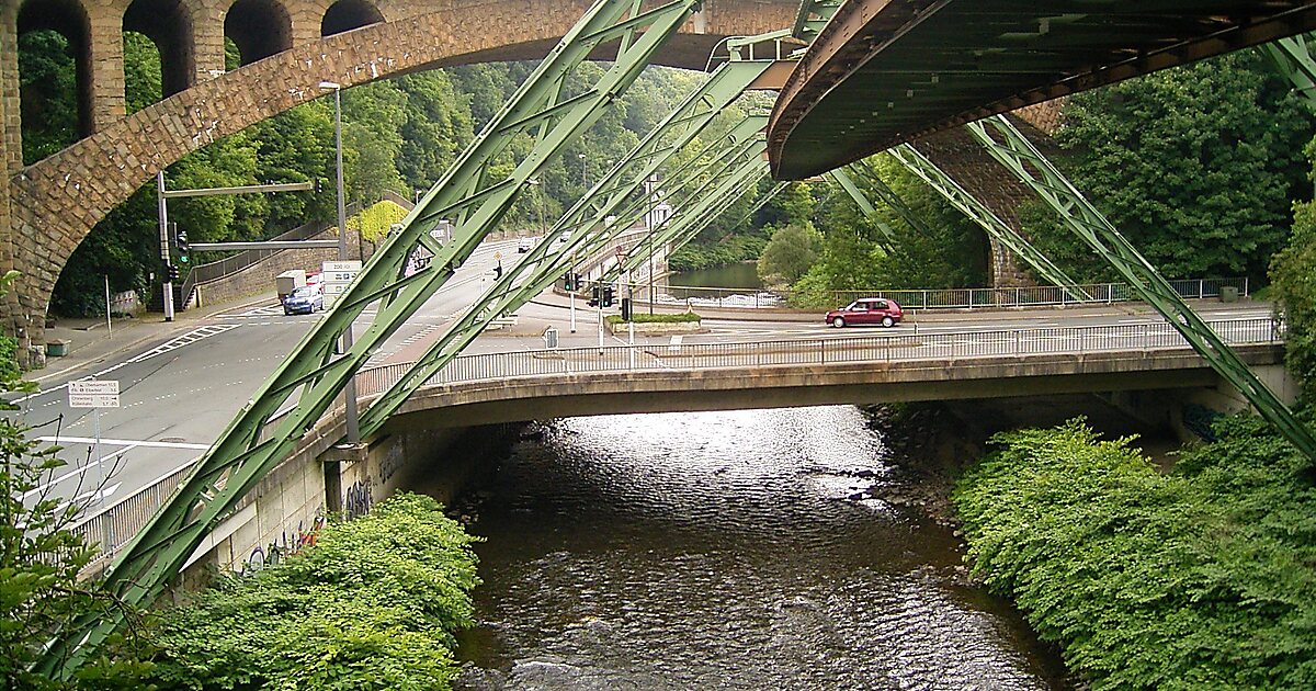 Sonnborner Eisenbahnbrücke in Wuppertal, Deutschland | Tripomatic