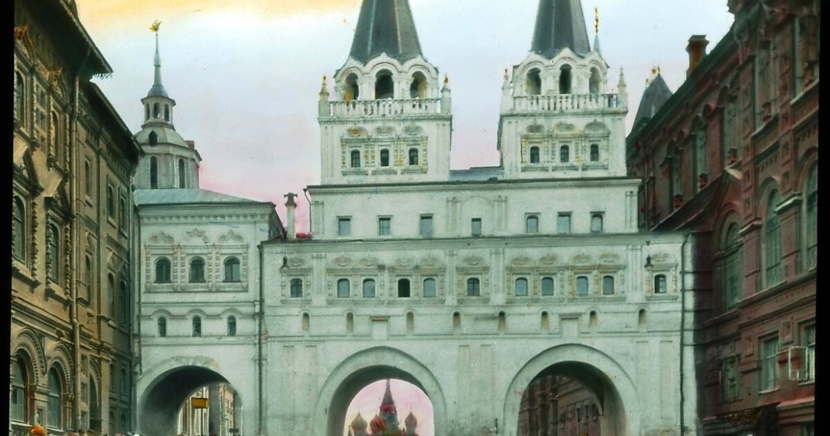 Puerta y Capilla Ibérica en Tverskoy District, Moscú, Russia | Tripomatic