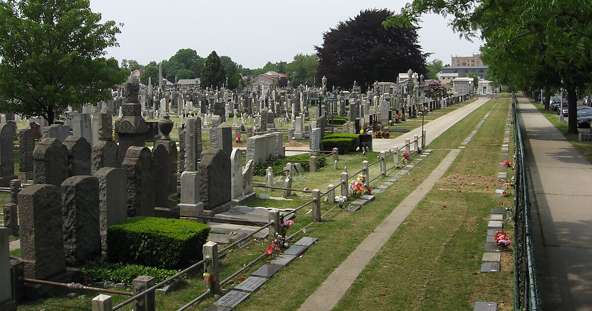 Washington Cemetery in Brooklyn, New York City | Tripomatic