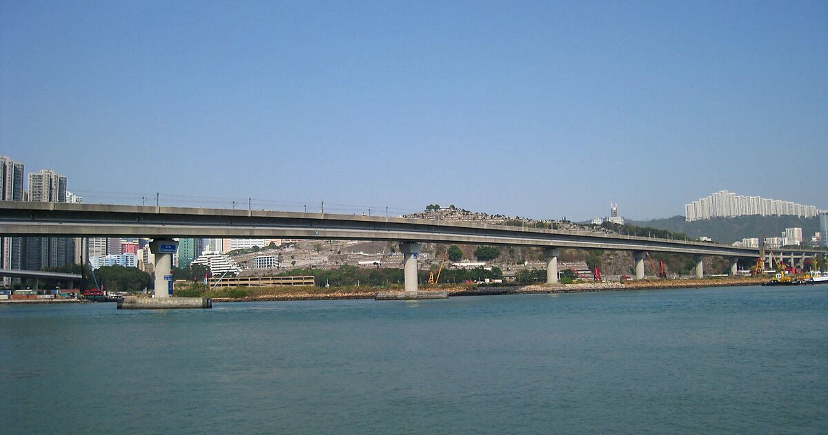 Tsing Lai Bridge in Kwai Chung, China | Tripomatic