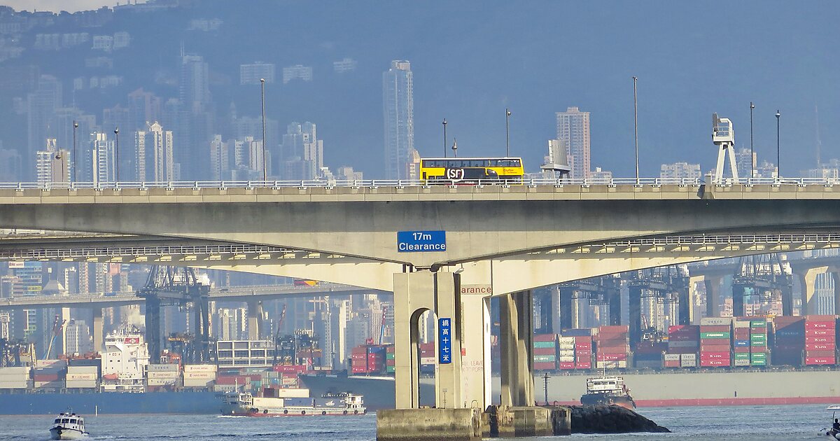 Cheung Tsing Bridge in Kwai Chung, China | Tripomatic
