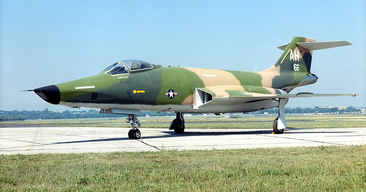 McDonnell F-101 Voodoo en Espira, Alemania | Tripomatic