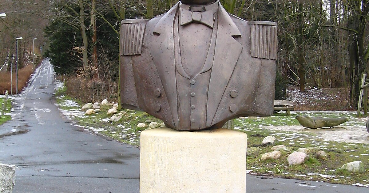 Grab des Admiral Brommy in Landkreis Wesermarsch, Deutschland | Tripomatic