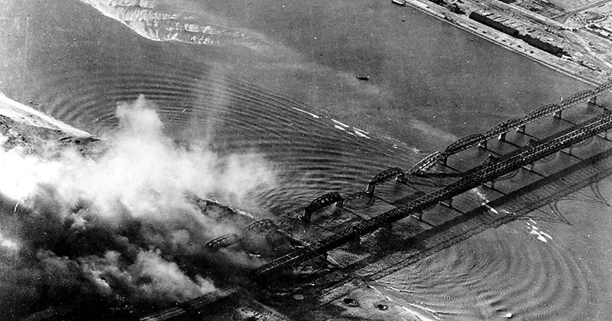 Amnok(Yalu) River Broken Bridge in Dandong, China | Tripomatic