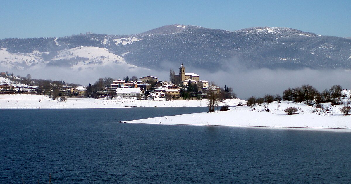 Embalse de Ullíbarri en Euskal Herria, España | Tripomatic