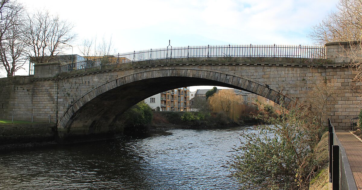 Island Bridge in Dublin, Irland | Tripomatic