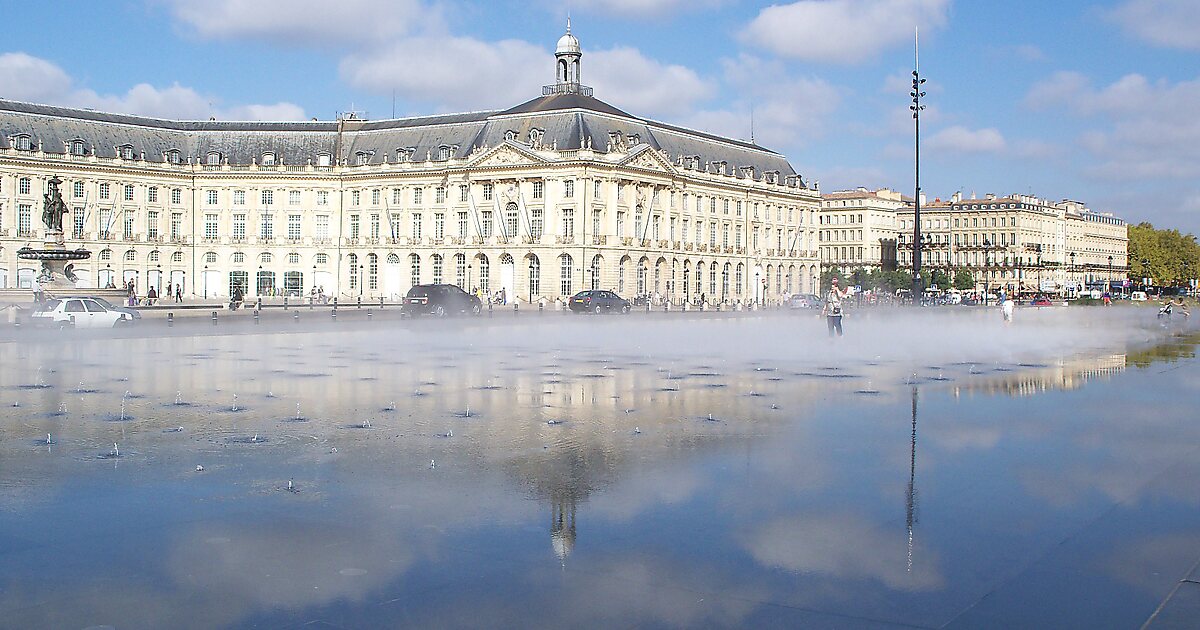 Miroir d'eau in Bordeaux, France | Tripomatic