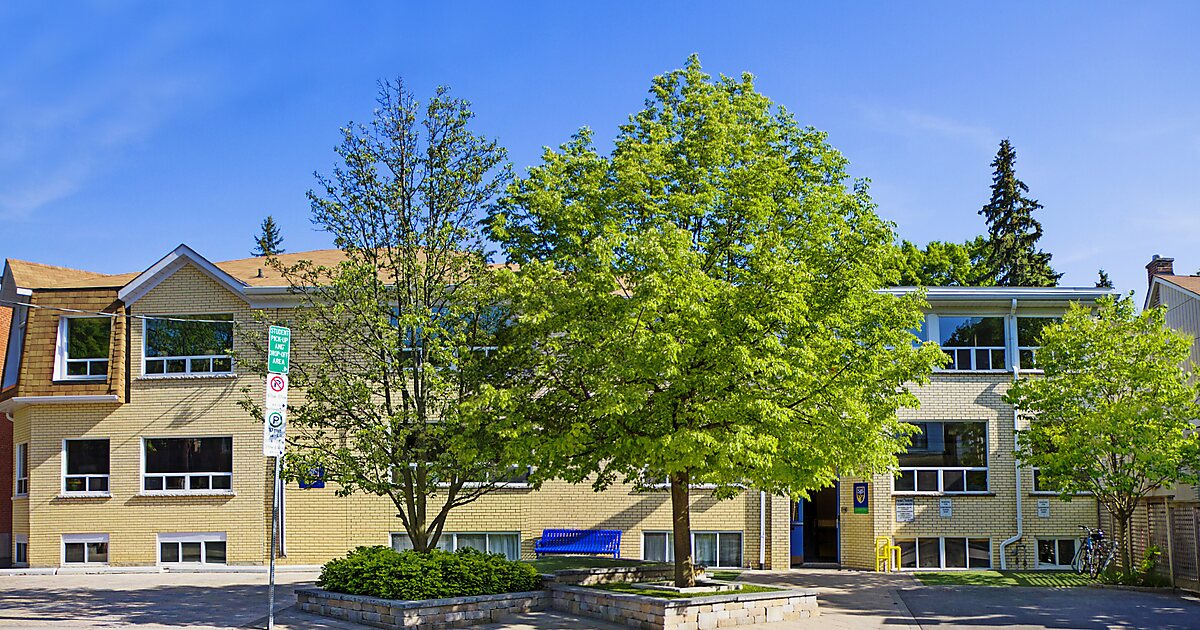 Sunnybrook School in Don Valley West, Toronto | Tripomatic