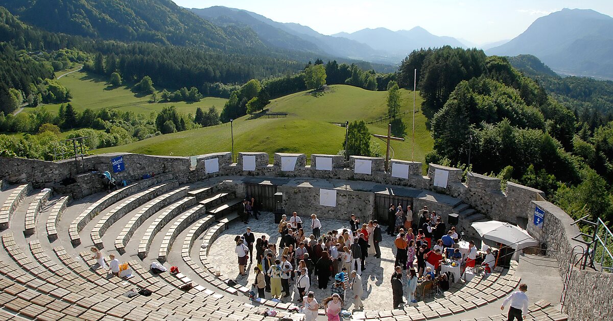 Burgruine Finkenstein in Altfinkenstein, Austria | Tripomatic