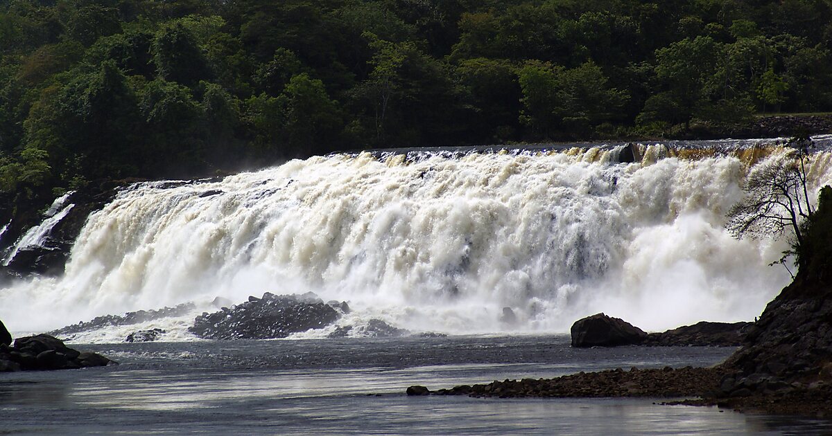 Llovizna Falls in Ciudad Guayana, Venezuela | Tripomatic