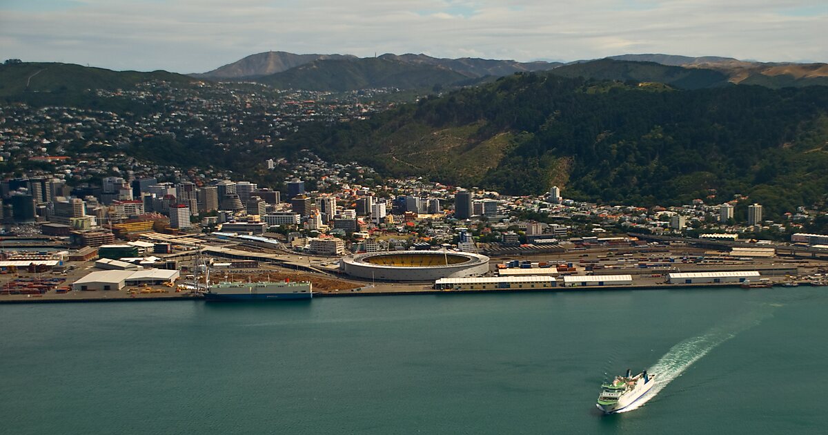 Wellington Harbour / Port Nicholson in Wellington, New Zealand | Tripomatic