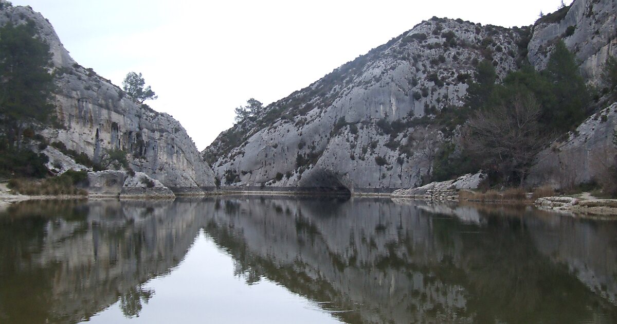 Glanum Dam (1891) in Saint-Rémy-de-Provence | Tripomatic