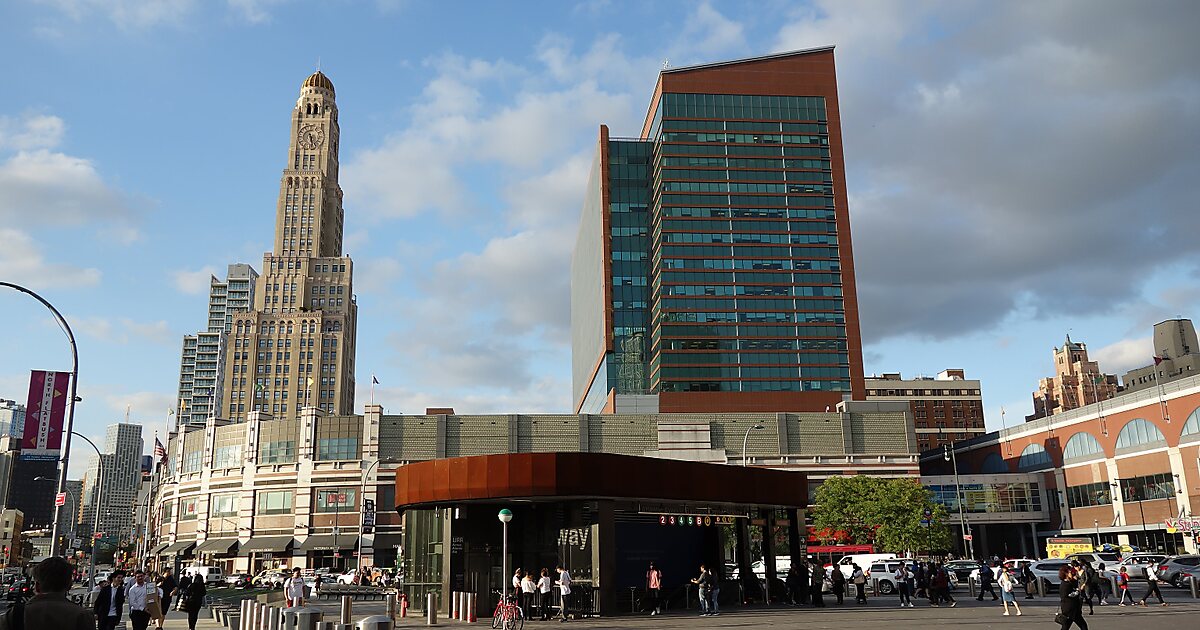 Daily News Building in Murray Hill, Manhattan, New York City, United ...
