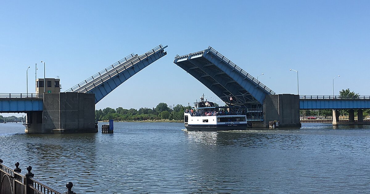 Veterans Memorial Bridge