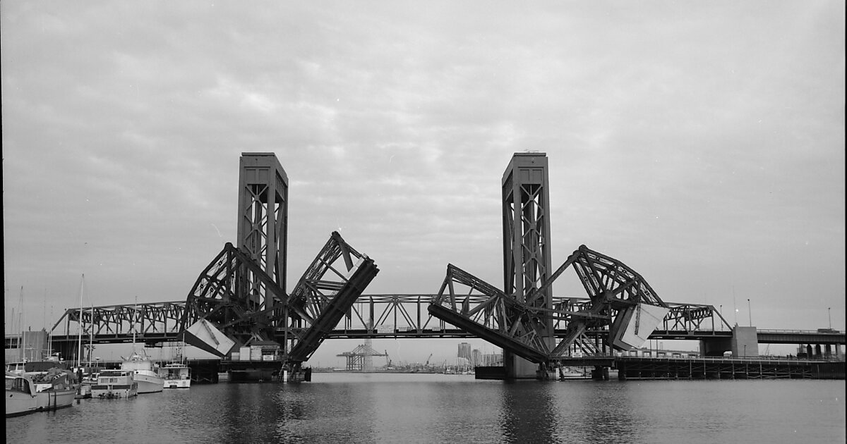 Henry Ford Bridge in Long Beach, California | Tripomatic