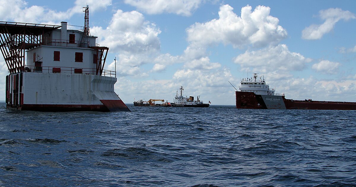 Gros Cap Reefs Light in Sault Ste. Marie | Tripomatic