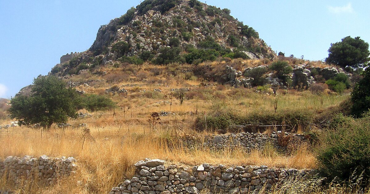 Polyrinia Archeological Site in Polyrrhenia, Greece | Tripomatic