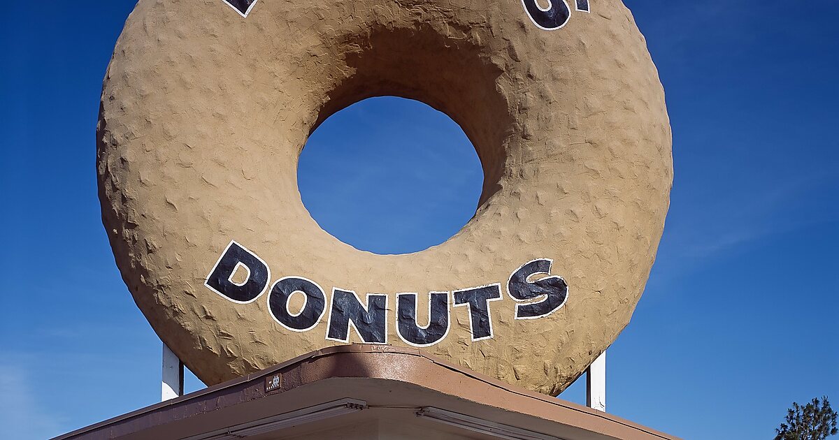 Randy’s Donuts in Inglewood, California, United States | Tripomatic