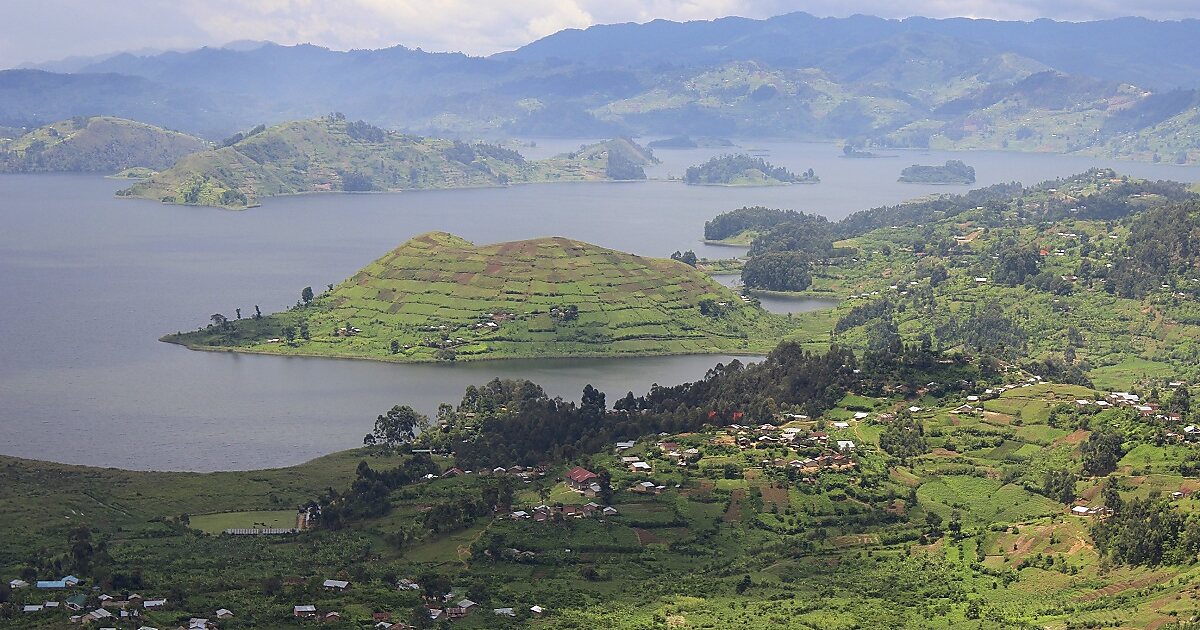 Lake Mutanda in Kisoro, Uganda | Tripomatic