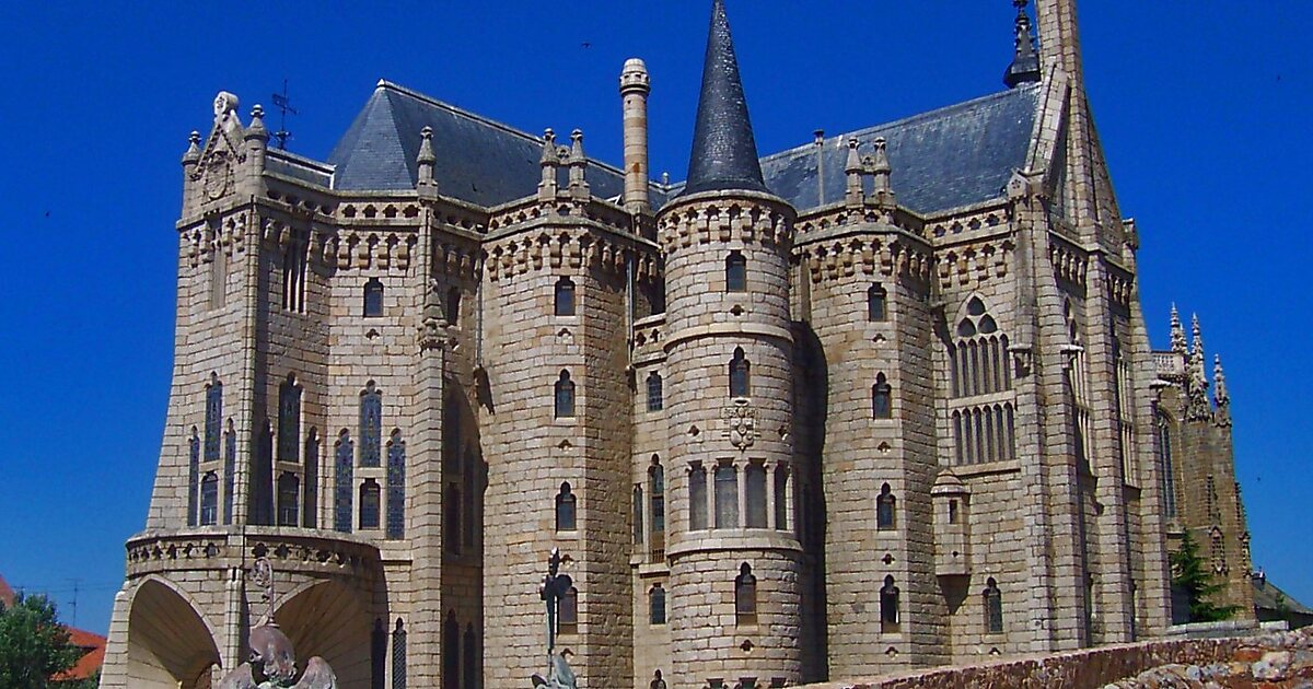 Bishops Palace in Astorga, Spain | Tripomatic