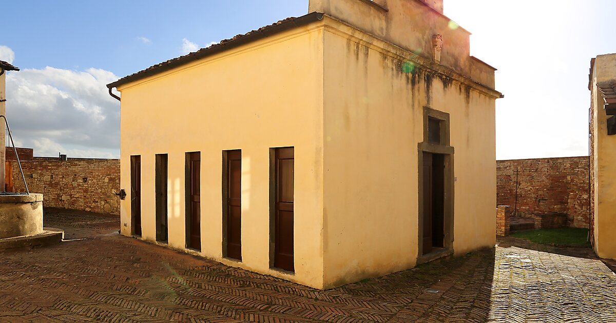 Vicari Castle in Lari, Italy | Tripomatic