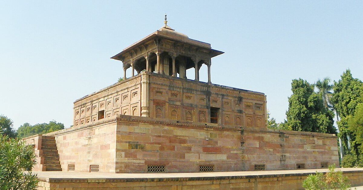 Khusro Bagh in Prayagraj | Tripomatic