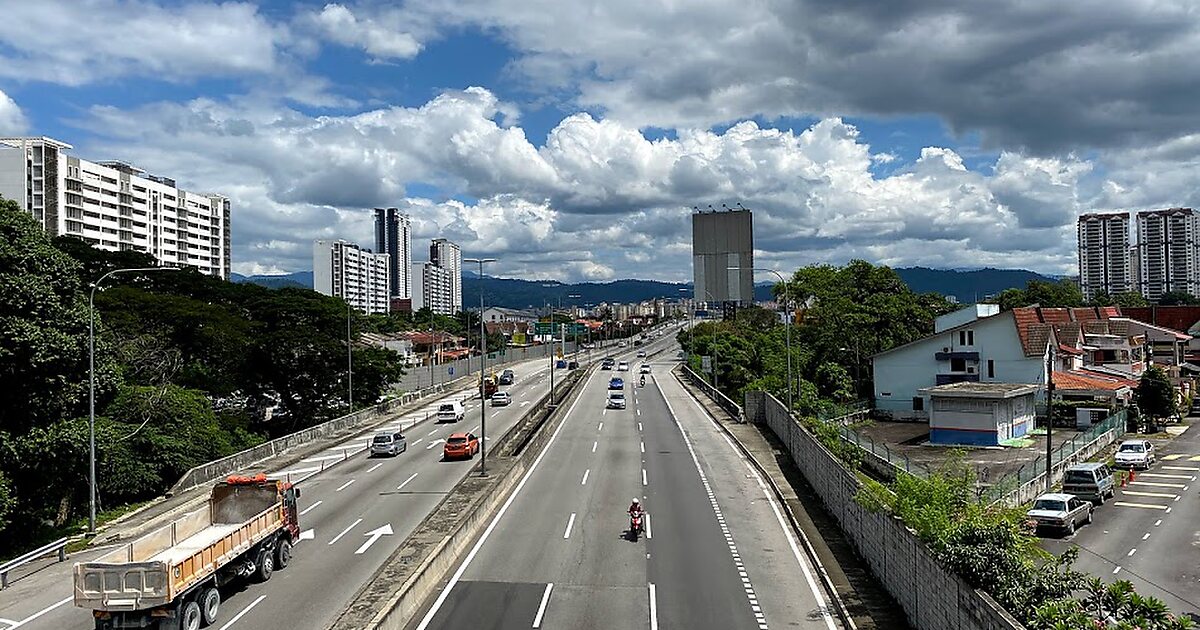 Sungai Besi Expressway in Subang Jaya, Malaysia | Tripomatic
