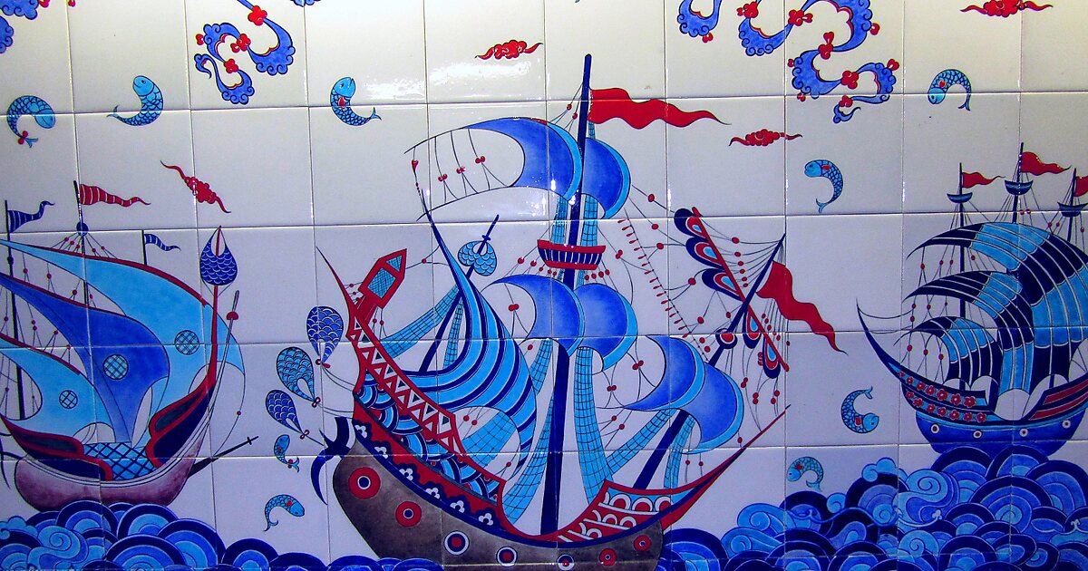 Alcántara metro station in Las Condes, Chile | Tripomatic