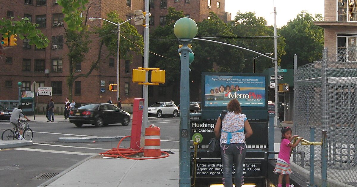 Flushing Avenue station in Brooklyn, New York City, United States ...