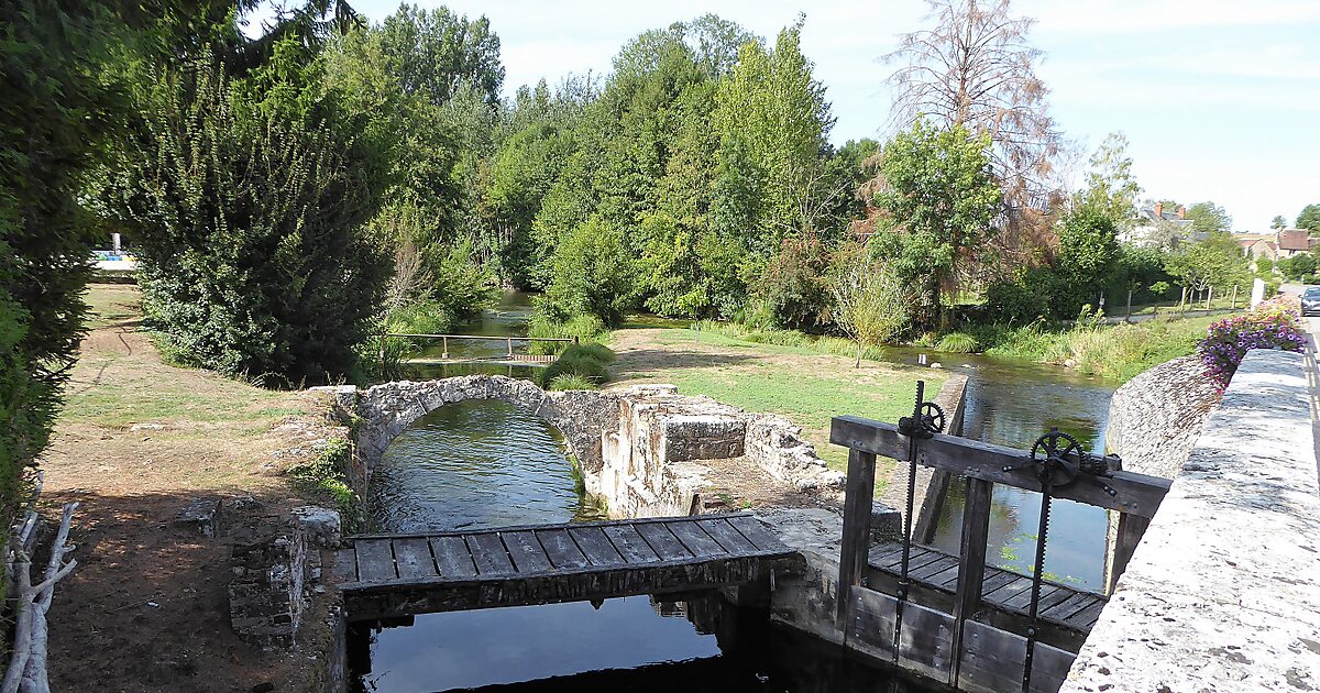 Ancien prieuré de Houche d'Aigre - Romilly-sur-Aigre | Tripomatic