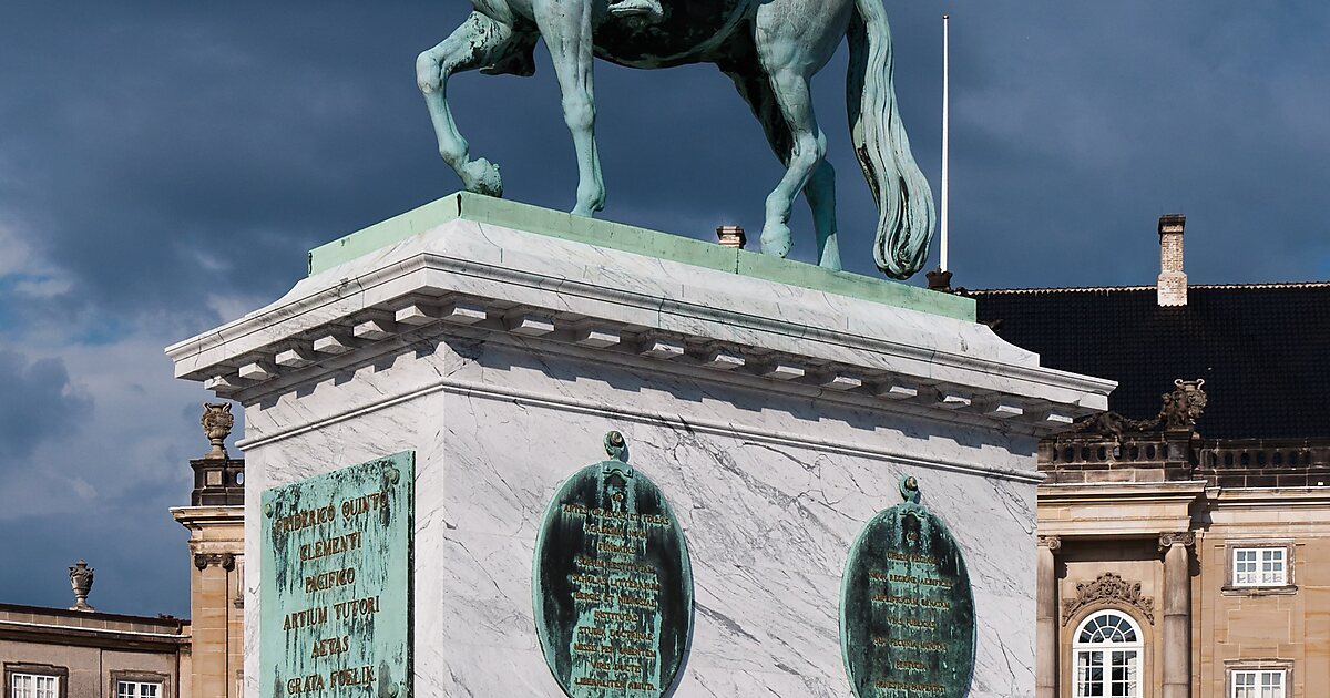 Estatua ecuestre de Federico V en Copenhague, Dinamarca | Tripomatic