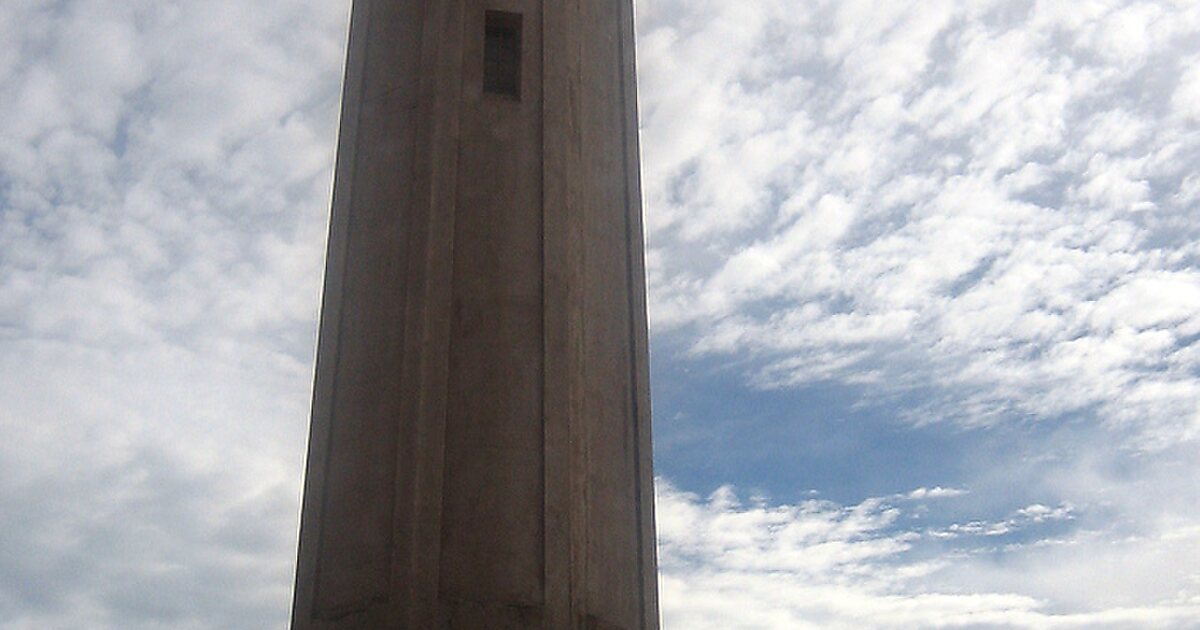Alcatraz Island Lighthouse in San Francisco | Tripomatic