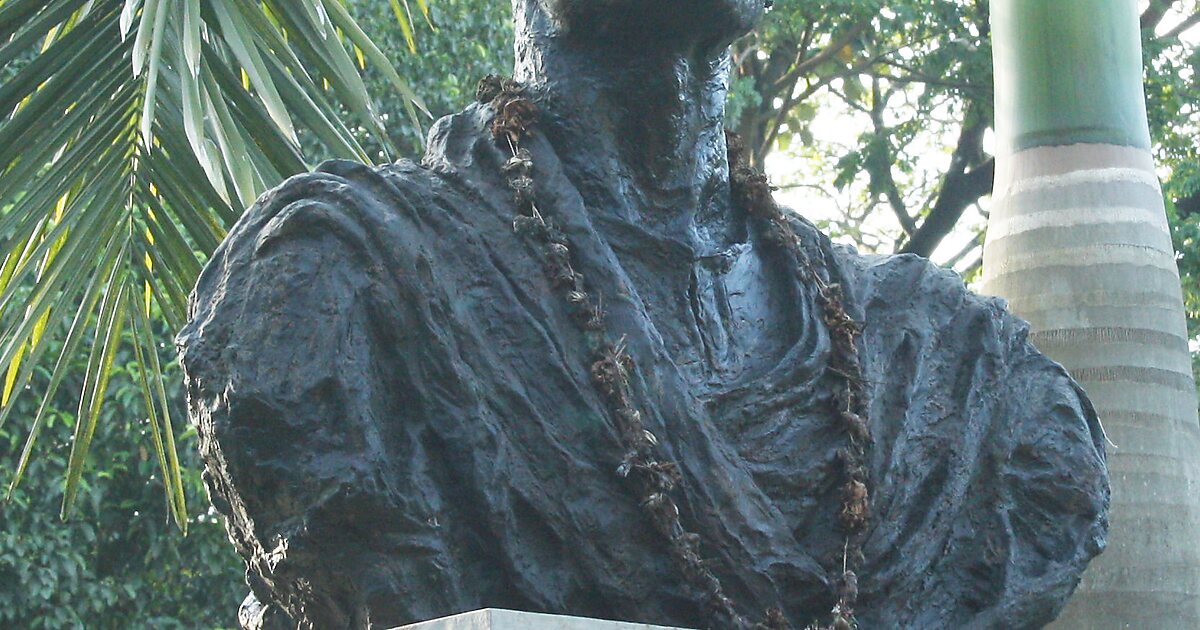 Changampuzha Park in Ernakulam | Tripomatic