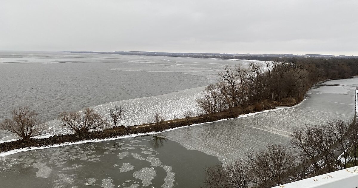 Calumet Light in Calumet Harbor, Wisconsin | Tripomatic