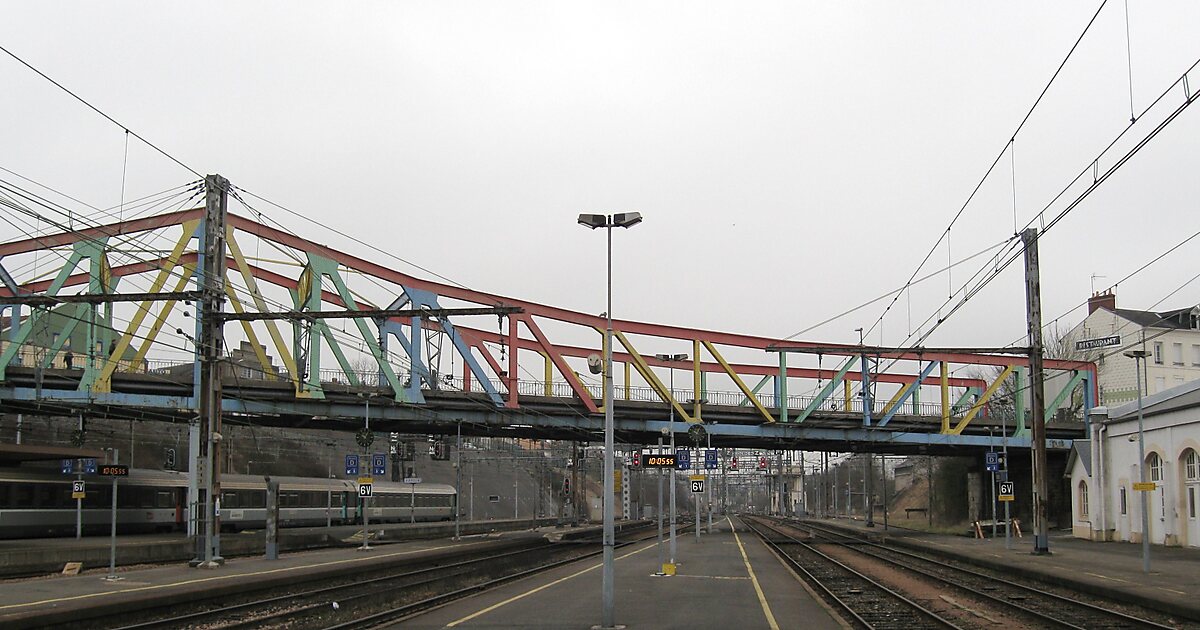 Vierzon-Ville station in Vierzon | Tripomatic