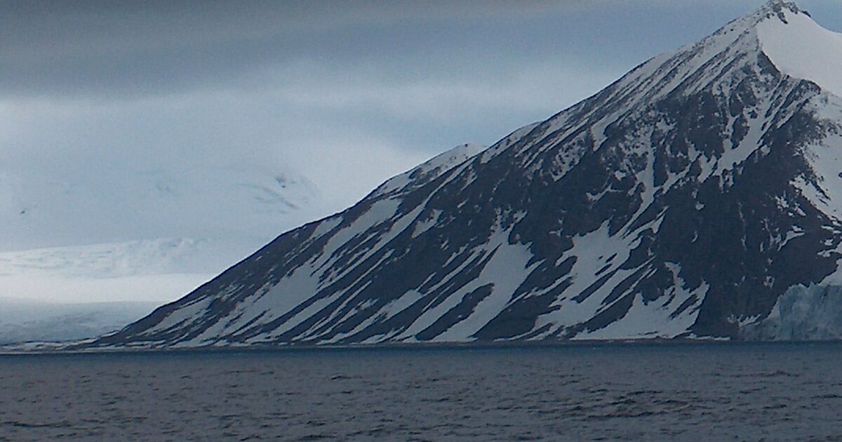 Zagore Beach in South Shetland Islands | Tripomatic