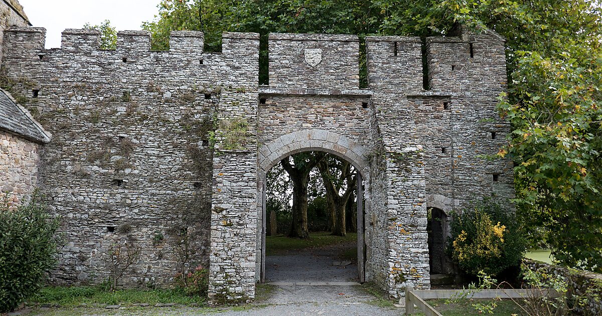 Château de Pirou in Pirou | Tripomatic