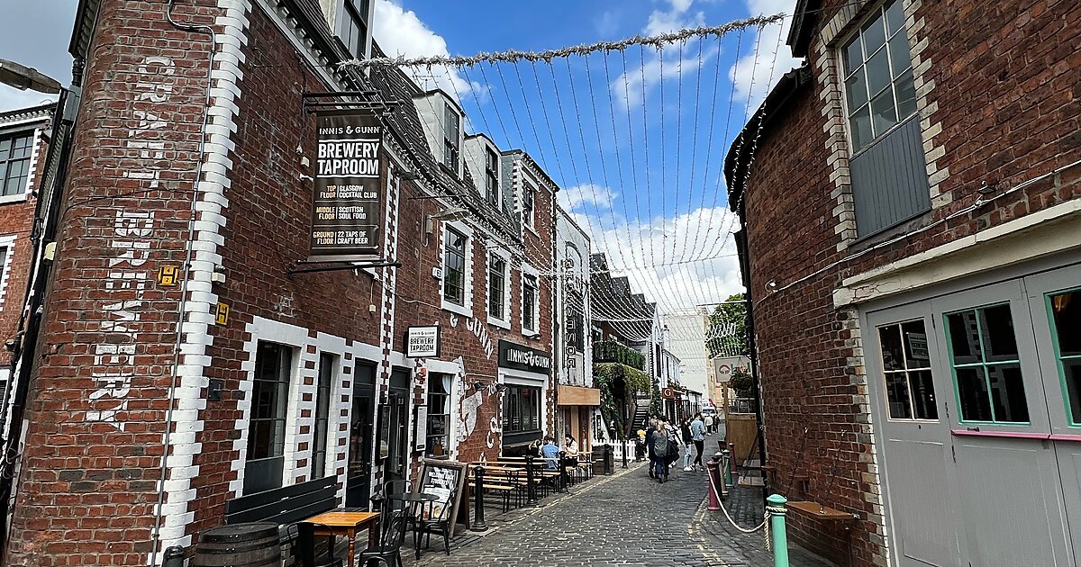 Ashton Lane in Glasgow, UK | Tripomatic