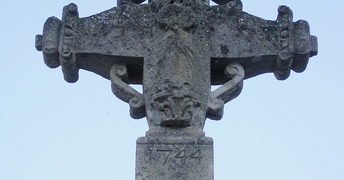 Croix du cimetière de Putot-en-Bessin - Putot-en-Bessin, France ...
