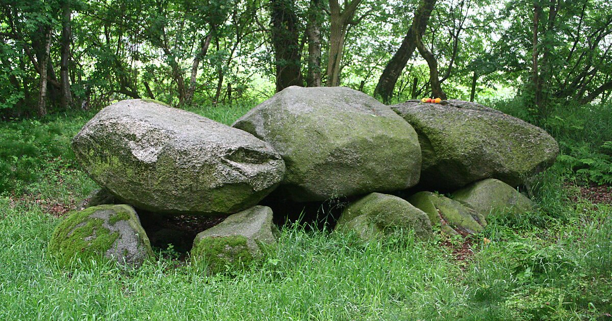 Großsteingrab Hammah 2 in Stade, Deutschland | Tripomatic