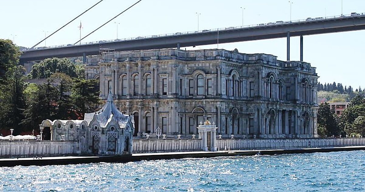 Beylerbeyi Palace in Beylerbeyi, Istanbul, Turkey | Tripomatic