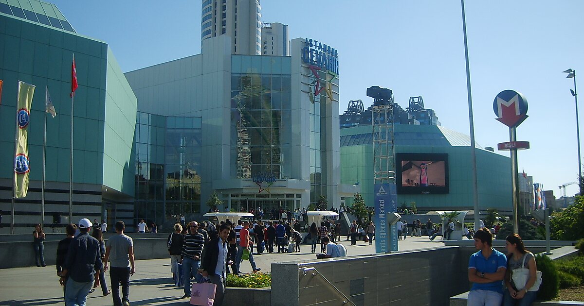Centro Comercial Cevahir en 19 Mayıs, Estambul, Türkiye | Tripomatic