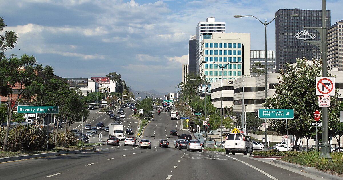 Santa Monica Boulevard in West Hollywood, California, USA | Tripomatic