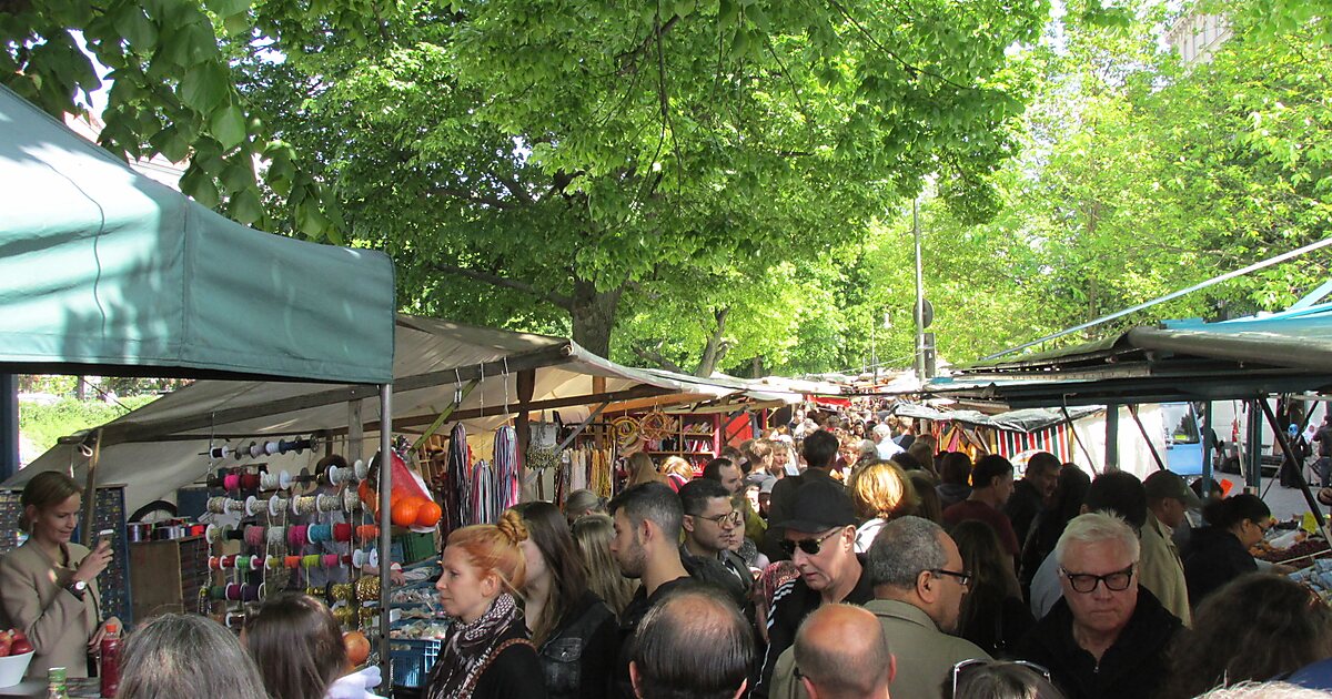 Maybachufer Turkish Market in Neukölln, Berlin, Deutschland | Tripomatic