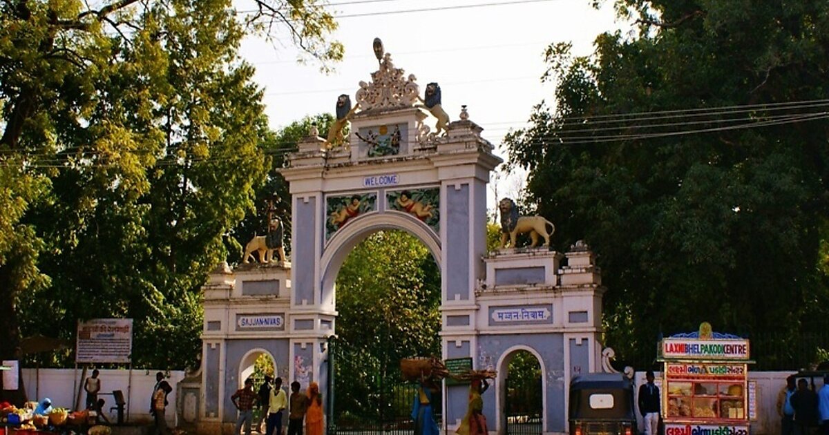 Gulab Bagh and Zoo in Udaipur | Tripomatic