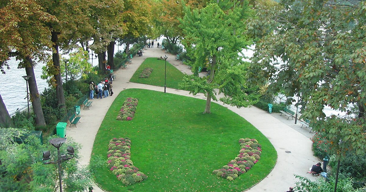 Vert-Galant Square in 1st arrondissement of Paris, France | Tripomatic